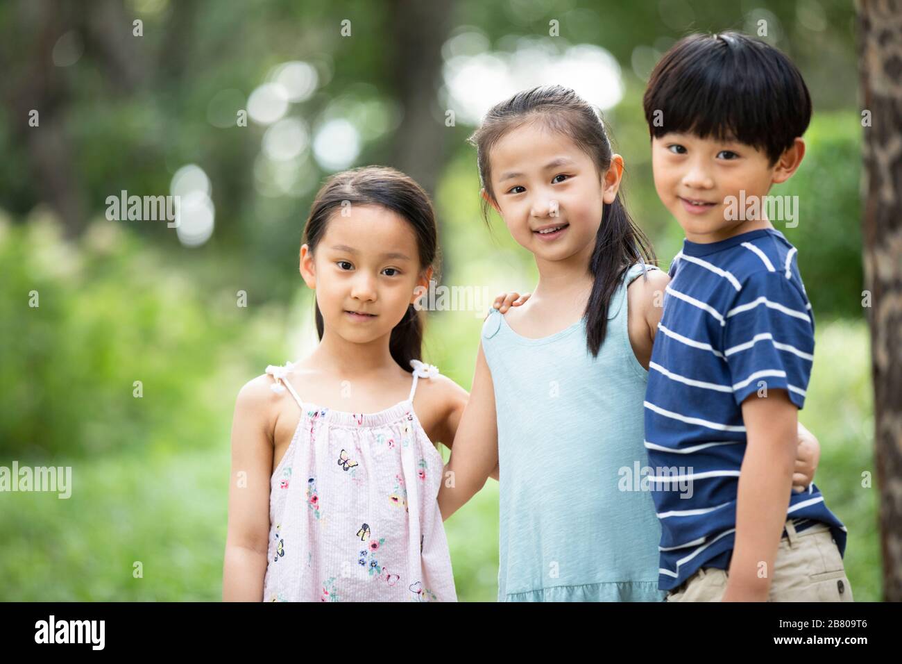 Chinese children playing hi-res stock photography and images - Alamy
