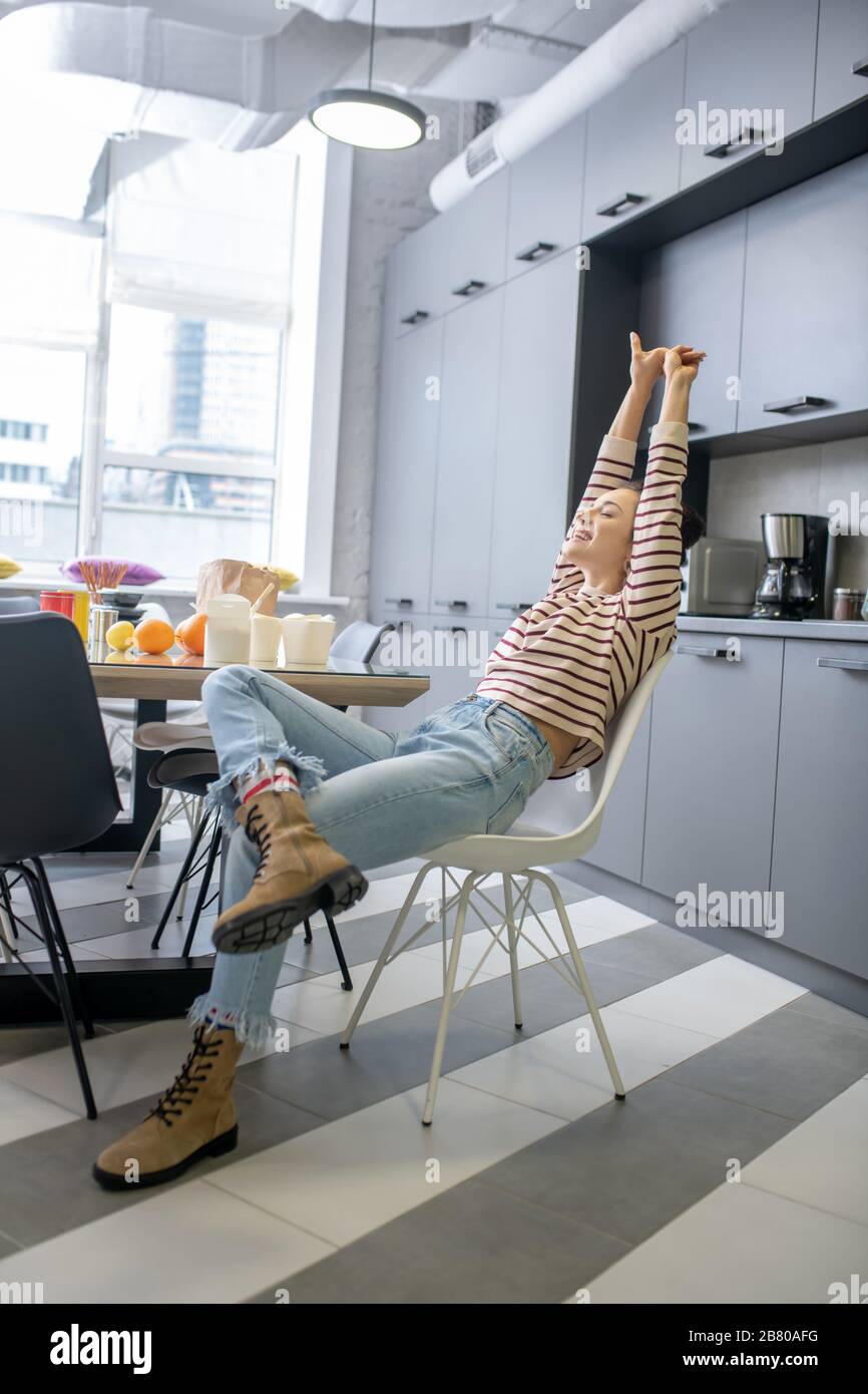Leg crossed hi-res stock photography and images - Alamy