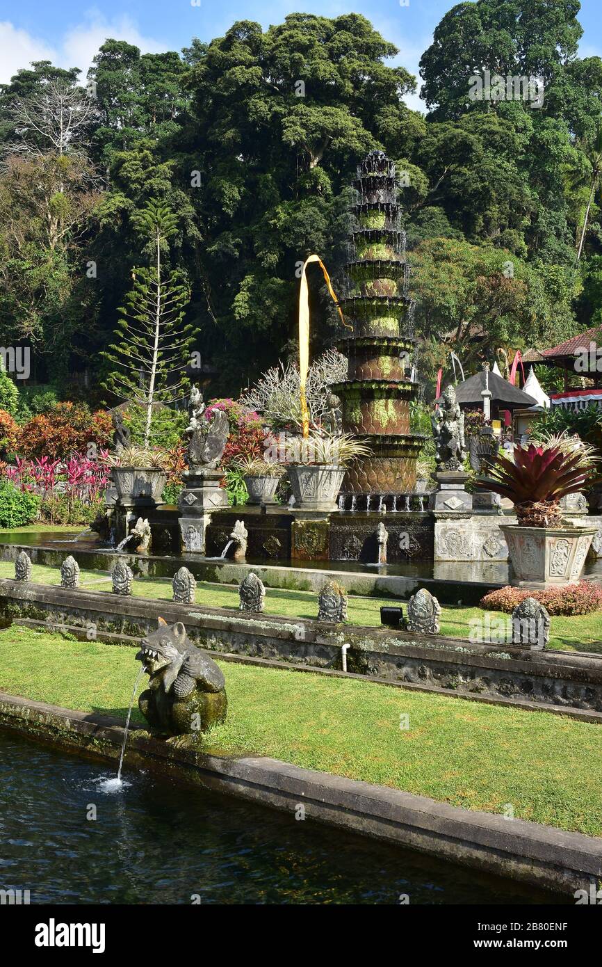 Ornamental garden terraces with stone statues and fountain in ...