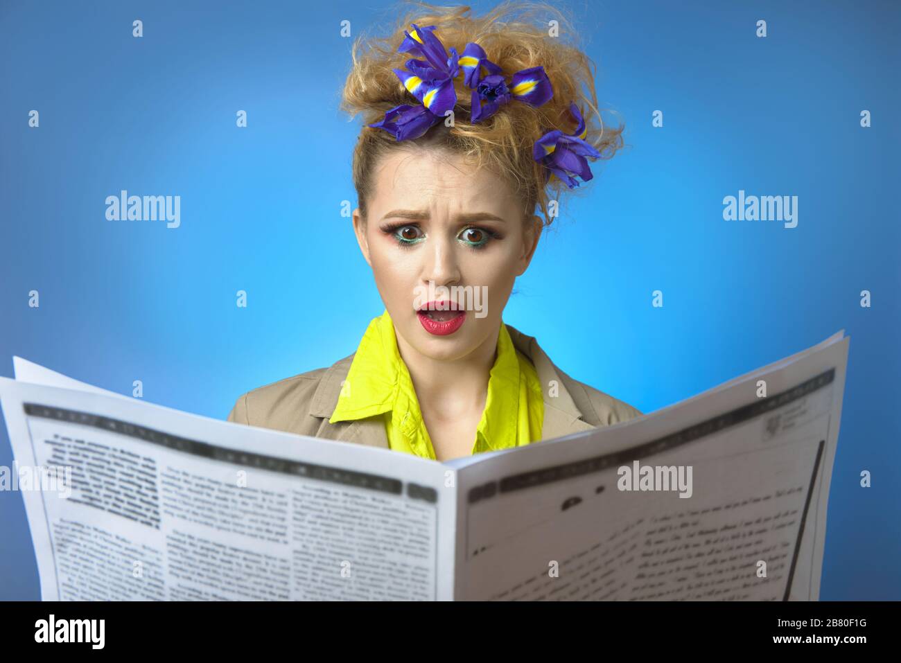 Newspaper surprised reading shock hi-res stock photography and images ...