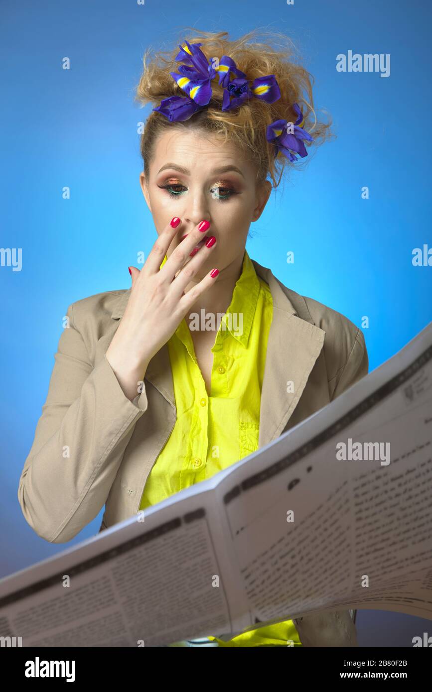 Newspaper surprised reading shock hi-res stock photography and images ...