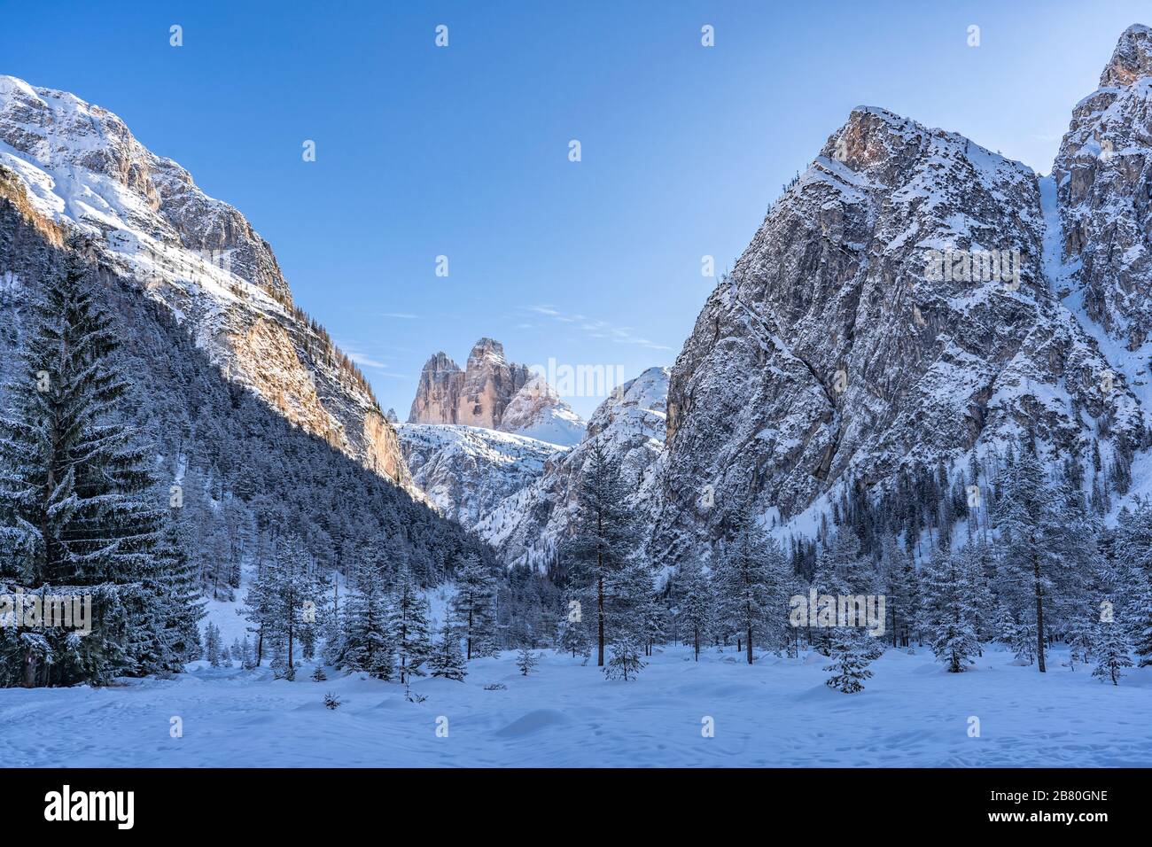 spectacular Hoehlenstein Valley under the famous Three Peaks, Dolomites ...