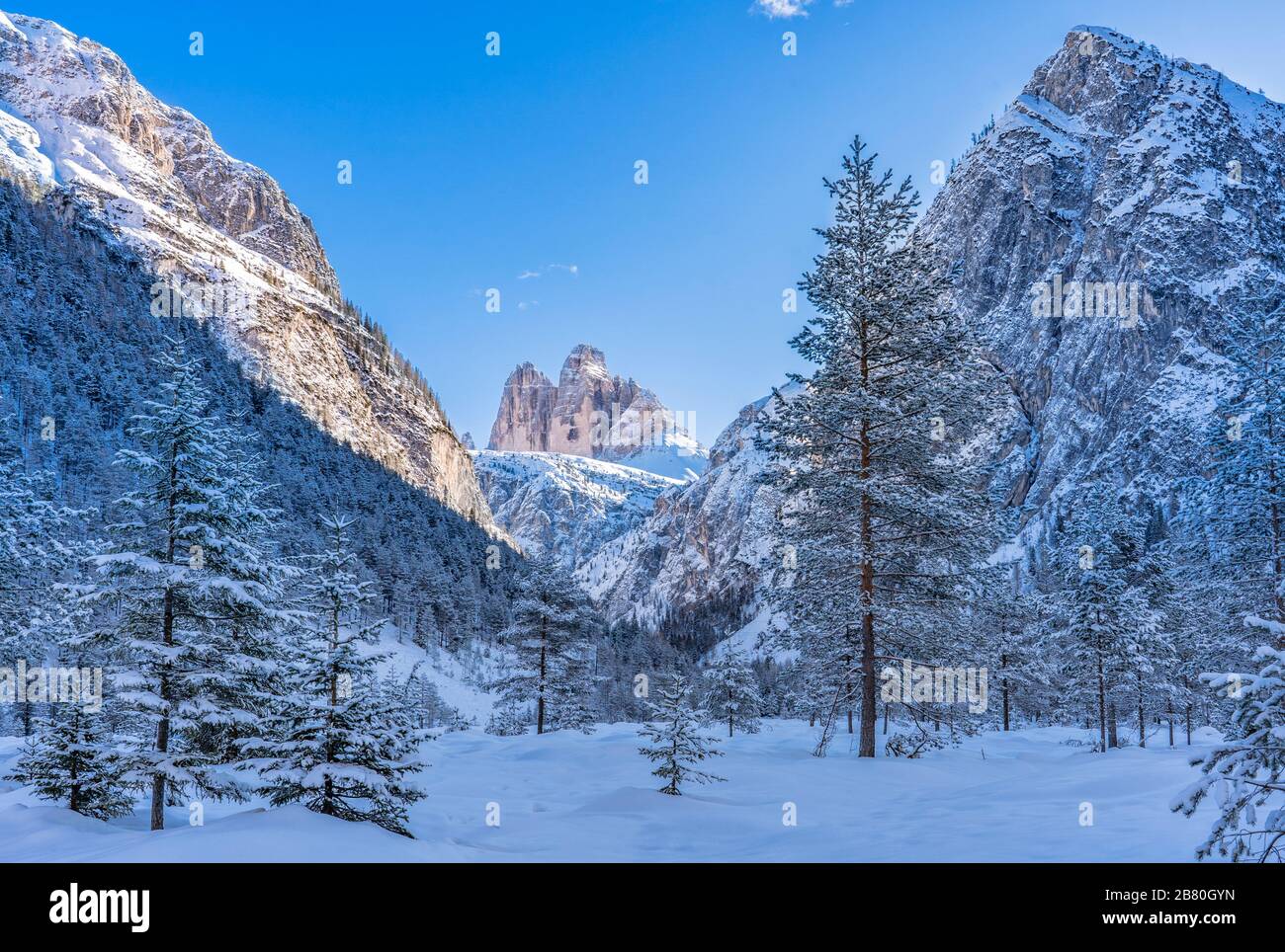 spectacular Hoehlenstein Valley under the famous Three Peaks, Dolomites ...