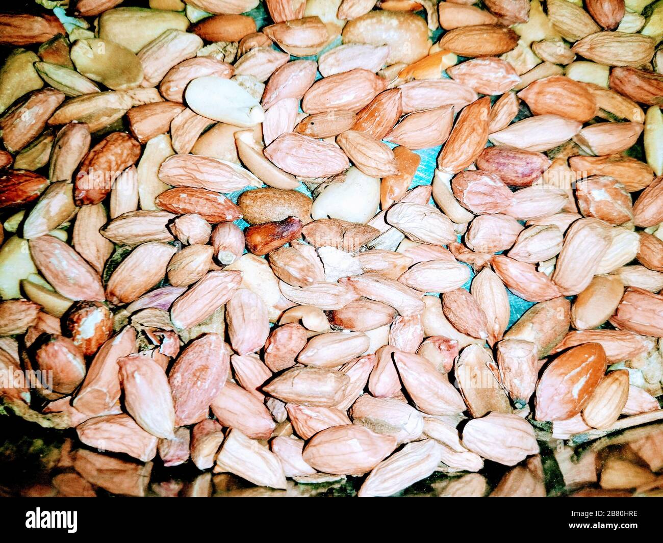 A picture of peanuts Stock Photo - Alamy