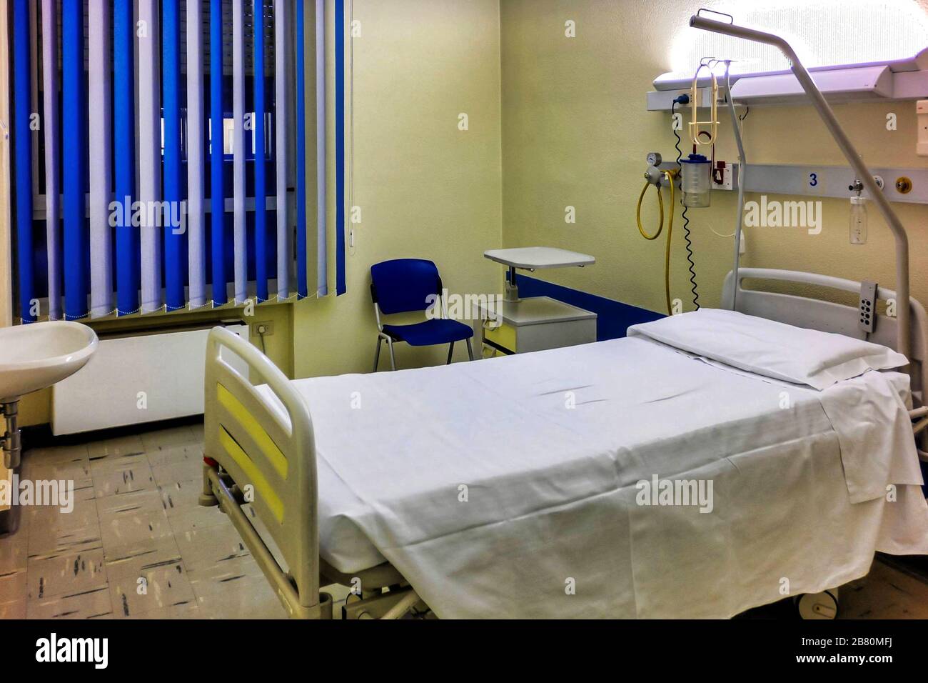 Hospital bed empty high angle hi-res stock photography and images - Alamy