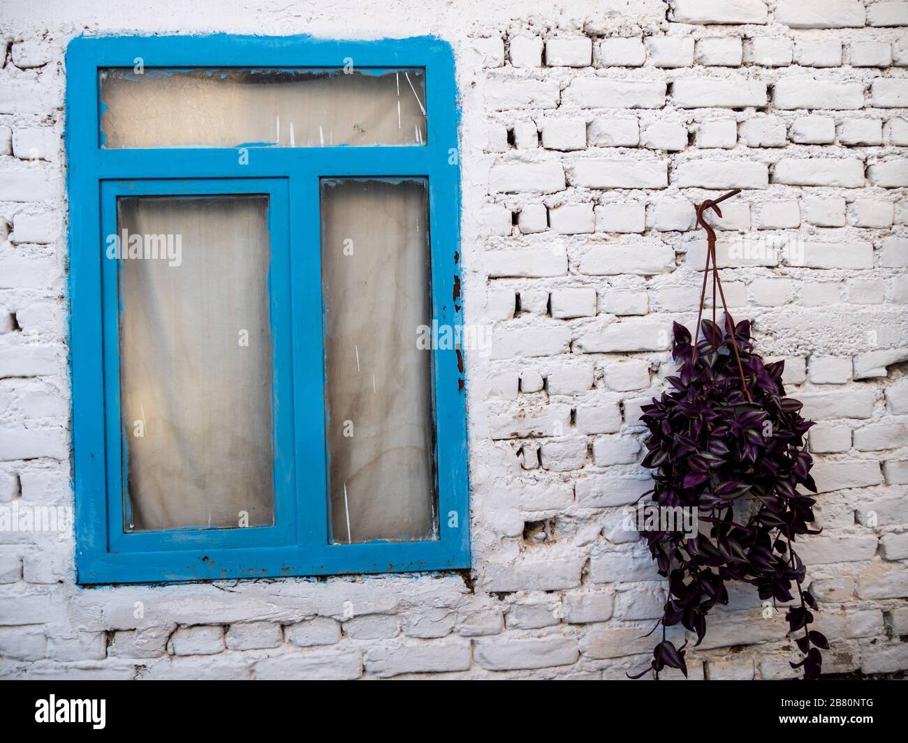 Retro vintage facade hi-res stock photography and images - Alamy