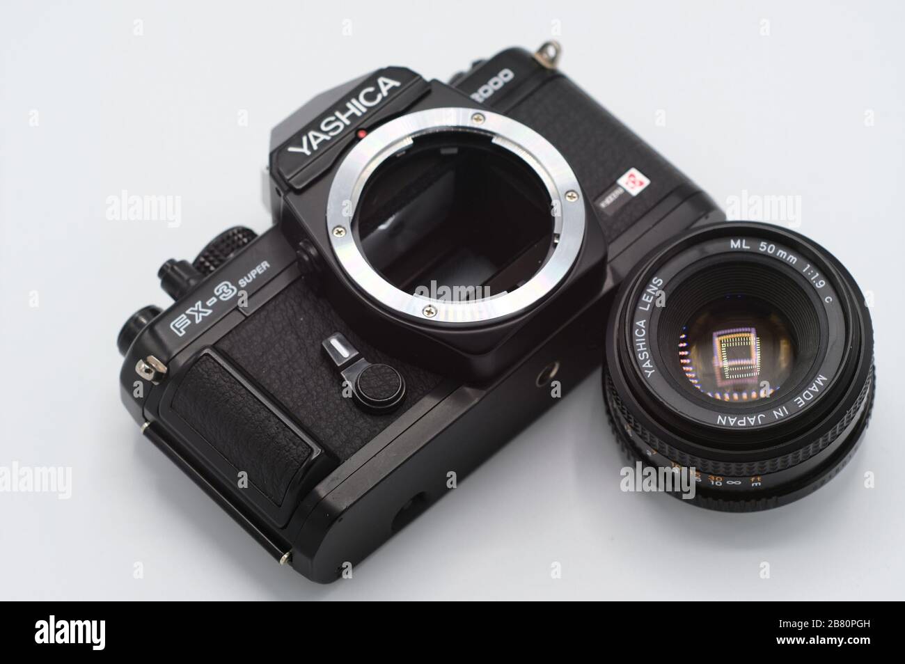 Old yashica camera hi-res stock photography and images - Alamy