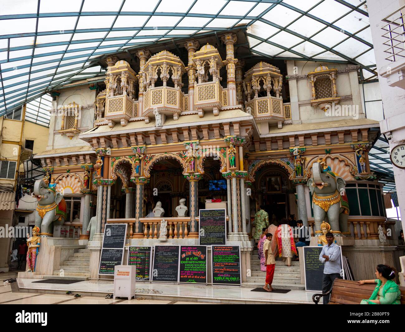 Walkeshwar temple hi-res stock photography and images - Alamy