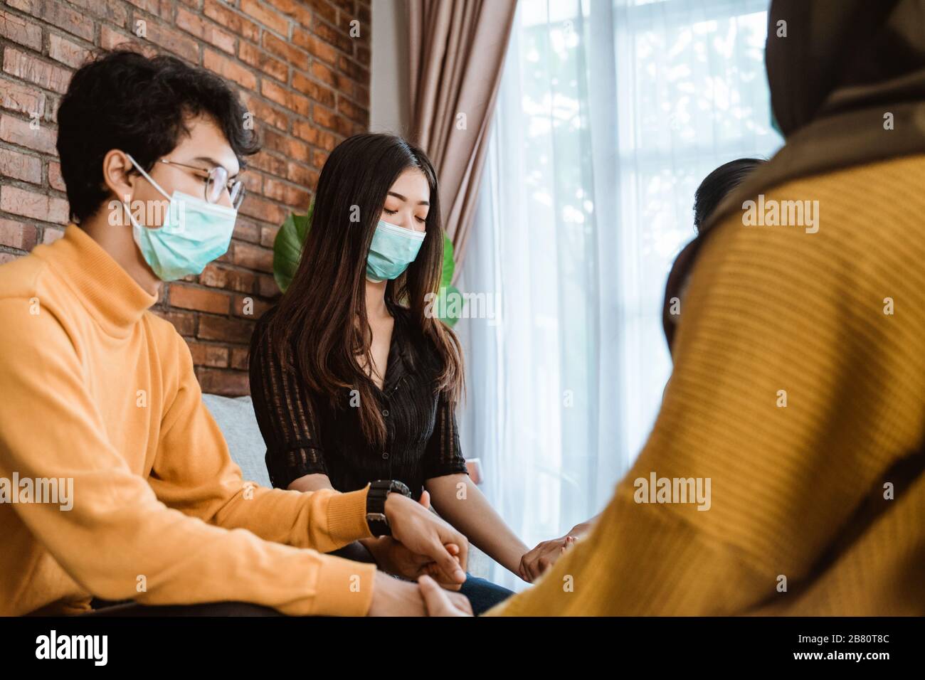 family support on people getting sick or in difficult situation Stock ...