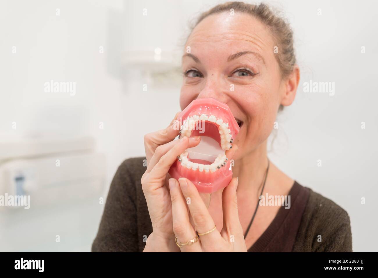 Woman dentist open hi-res stock photography and images - Alamy