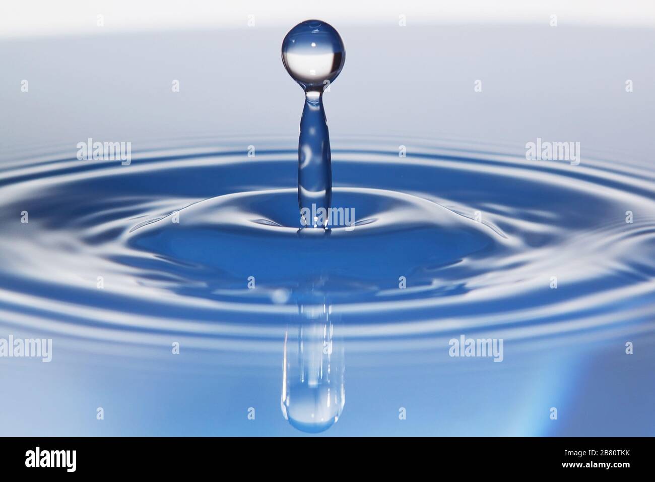Falling drops of water Stock Photo - Alamy