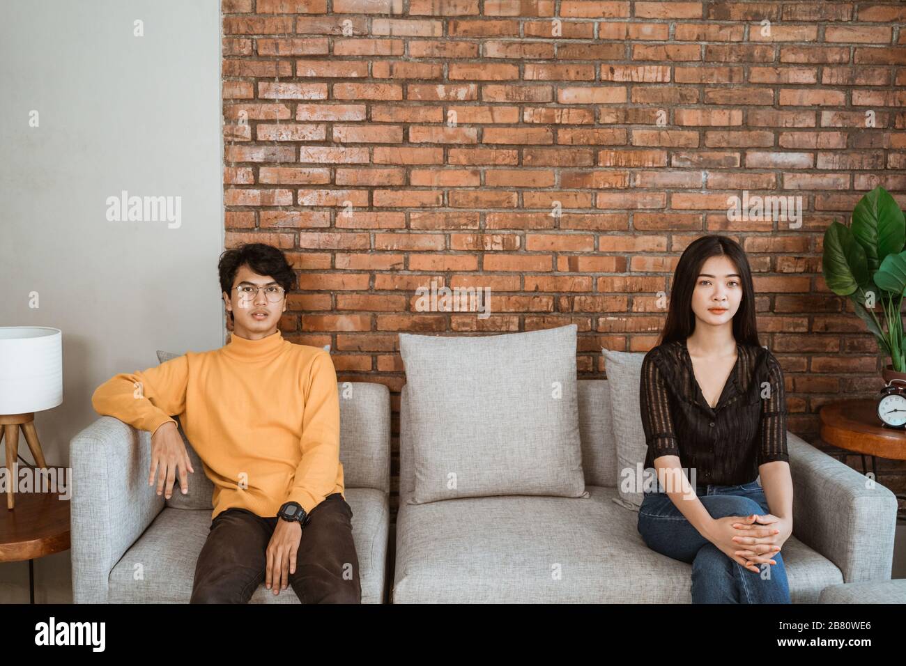 Couple separating hi-res stock photography and images - Alamy