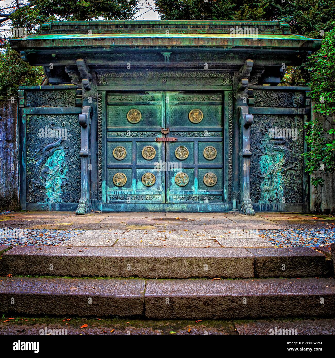 Japanese stone dragons hi-res stock photography and images - Alamy