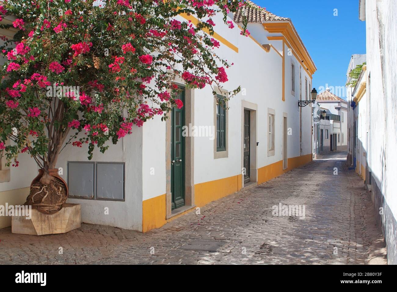 The streets of the old town of Faro. Portugal Stock Photo - Alamy