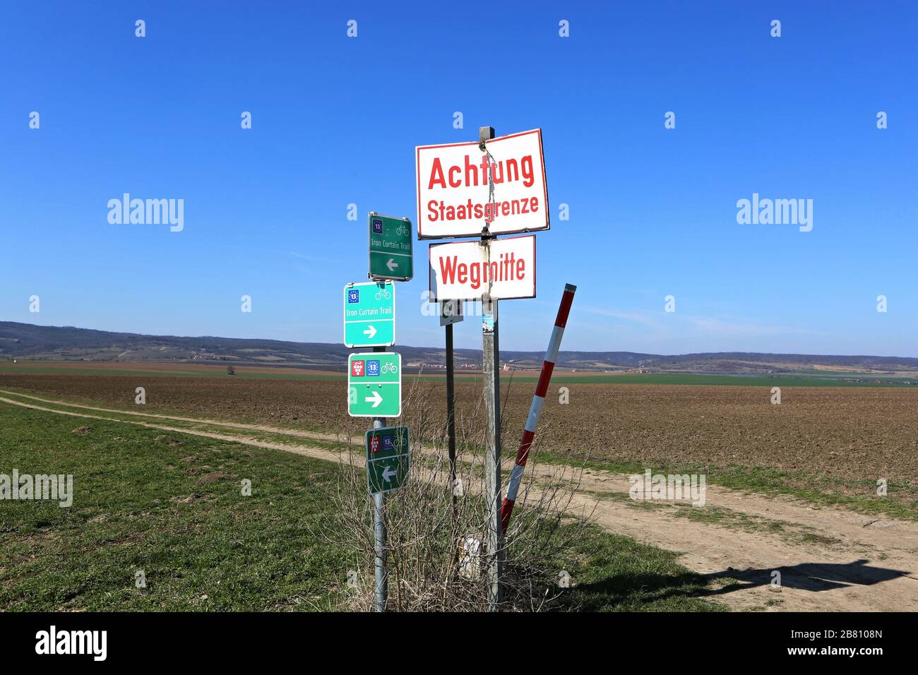 Closed border crossing hi-res stock photography and images - Alamy