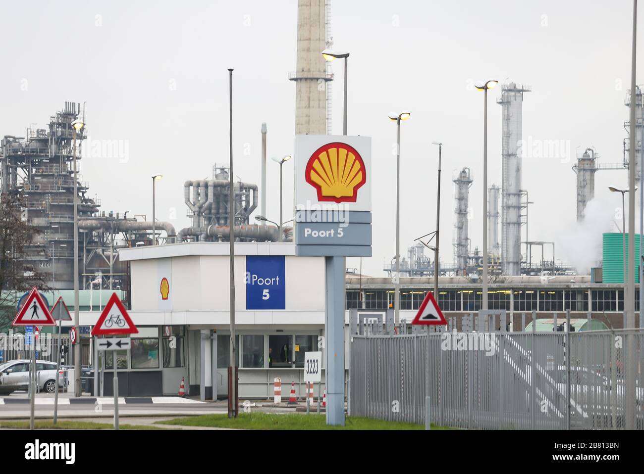 ROTTERDAM - SHELL Stock Photo - Alamy
