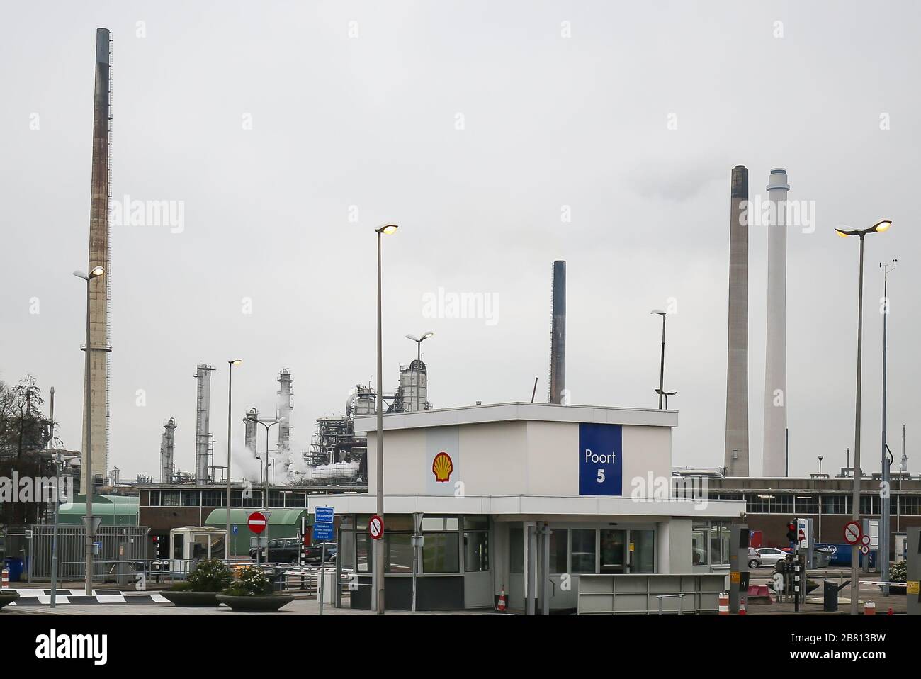 ROTTERDAM - SHELL Stock Photo - Alamy