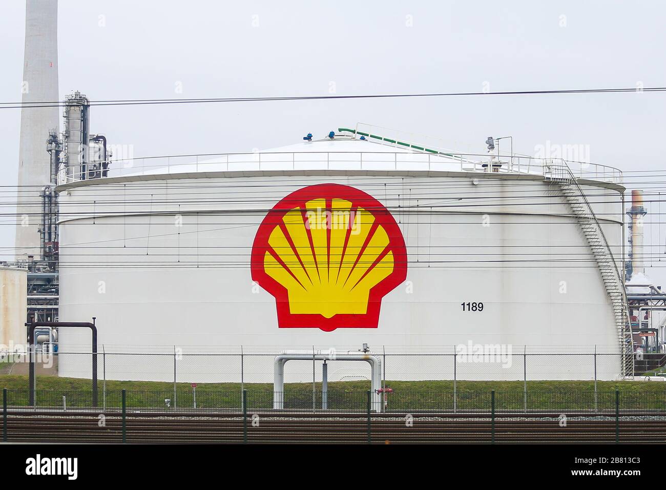 ROTTERDAM - SHELL Stock Photo - Alamy