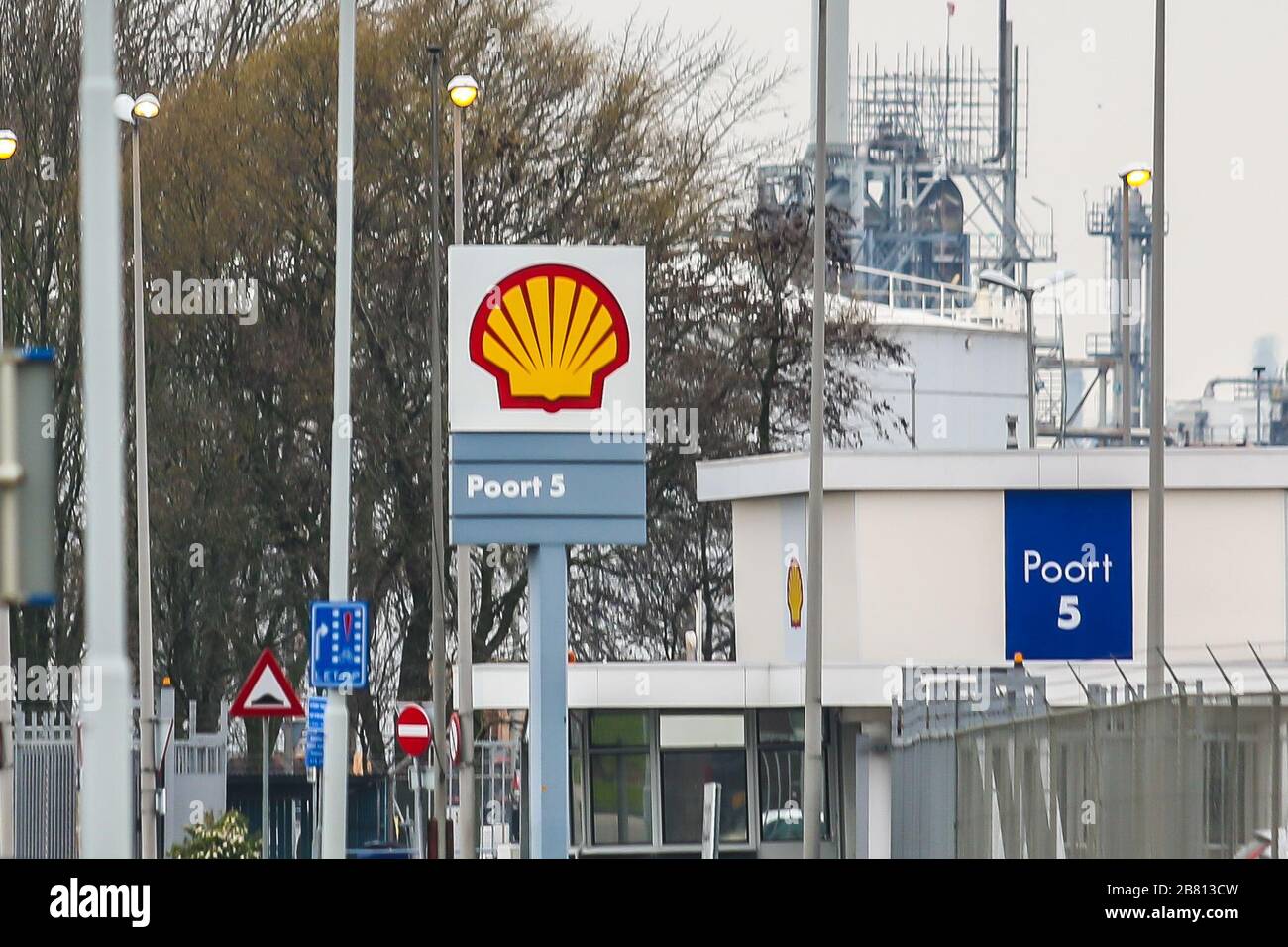 ROTTERDAM - SHELL Stock Photo - Alamy