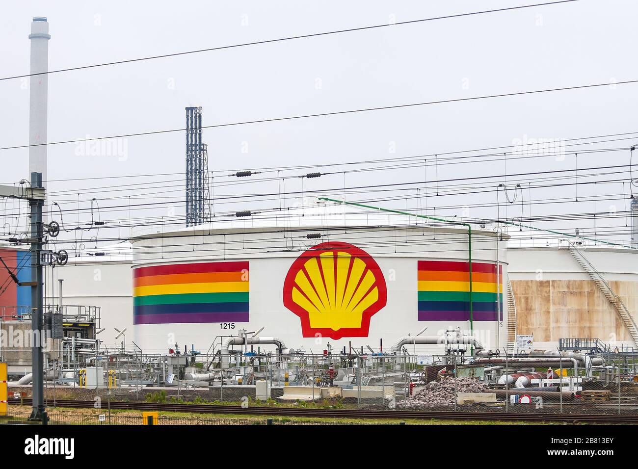 ROTTERDAM - SHELL Stock Photo - Alamy