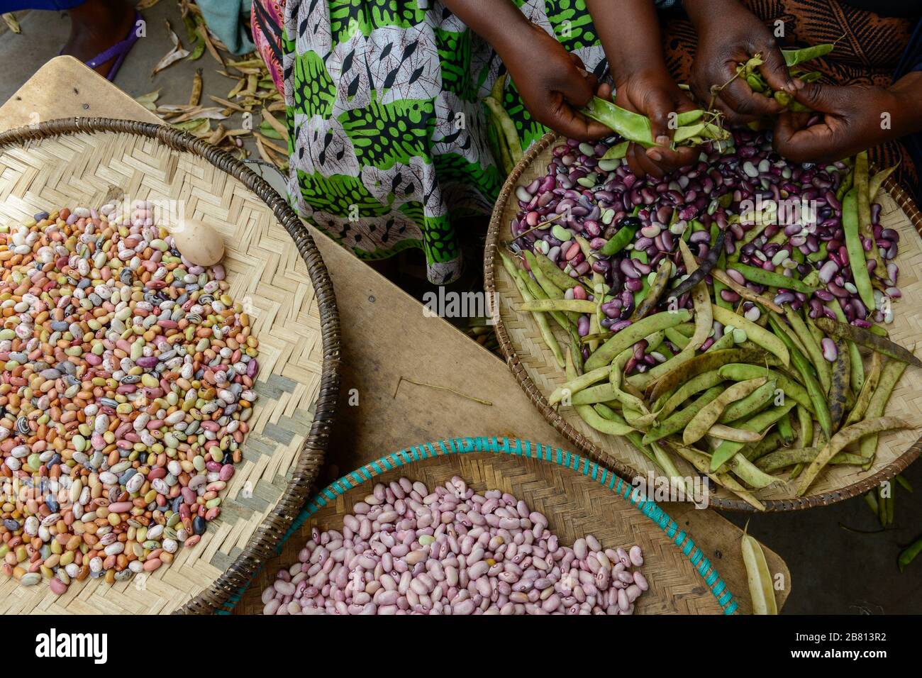 RWANDA, Musanze, Ruhengeri, village Busogo, market with different ...