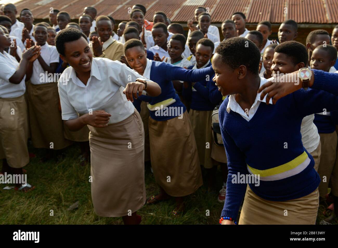 Rwanda children dancing hi-res stock photography and images - Alamy