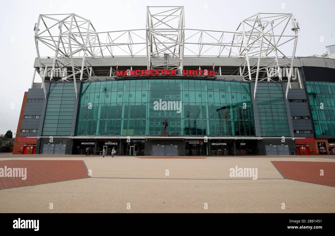Outside clubs old trafford morning hi-res stock photography and images ...