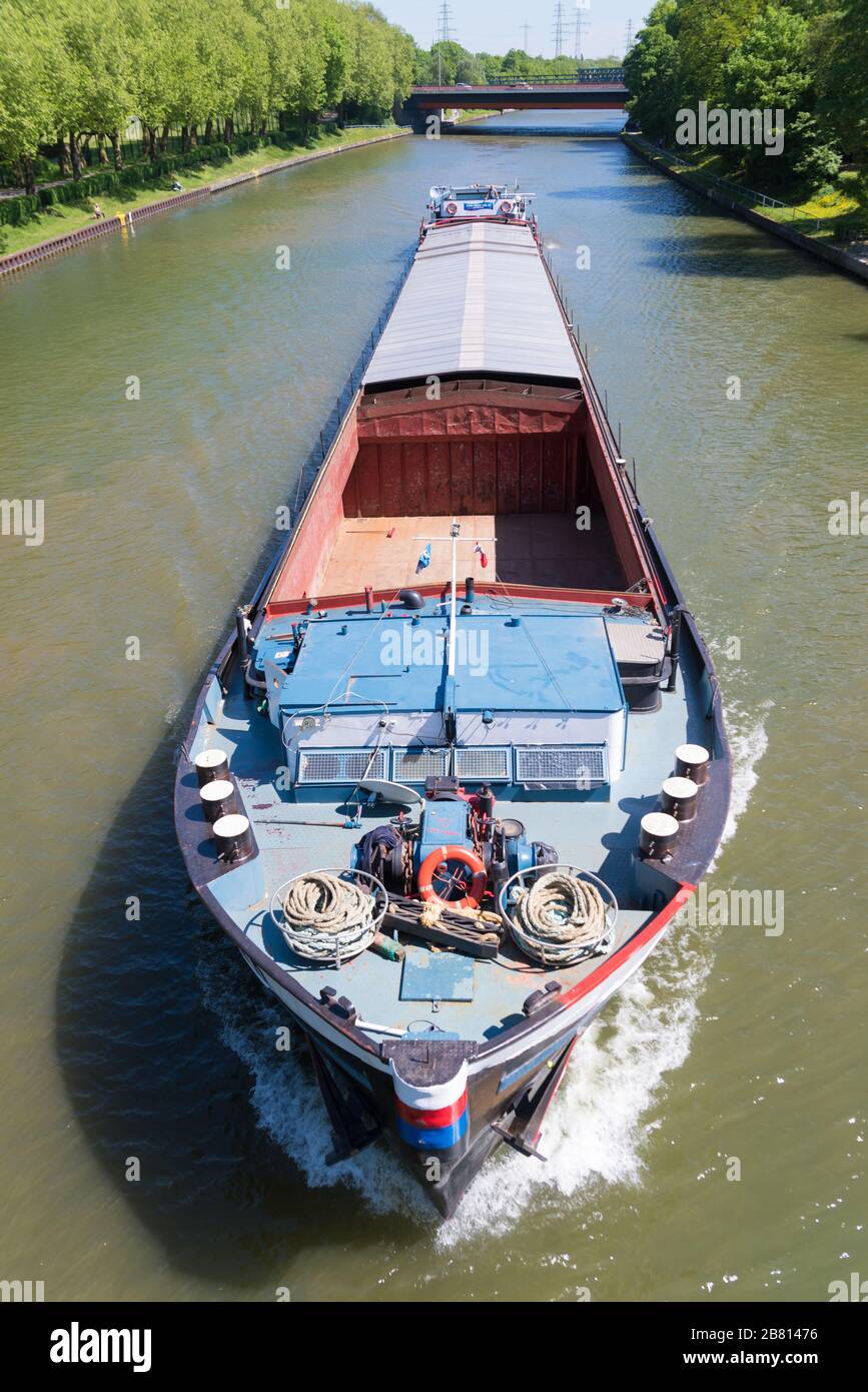 Empty barge hi-res stock photography and images - Alamy
