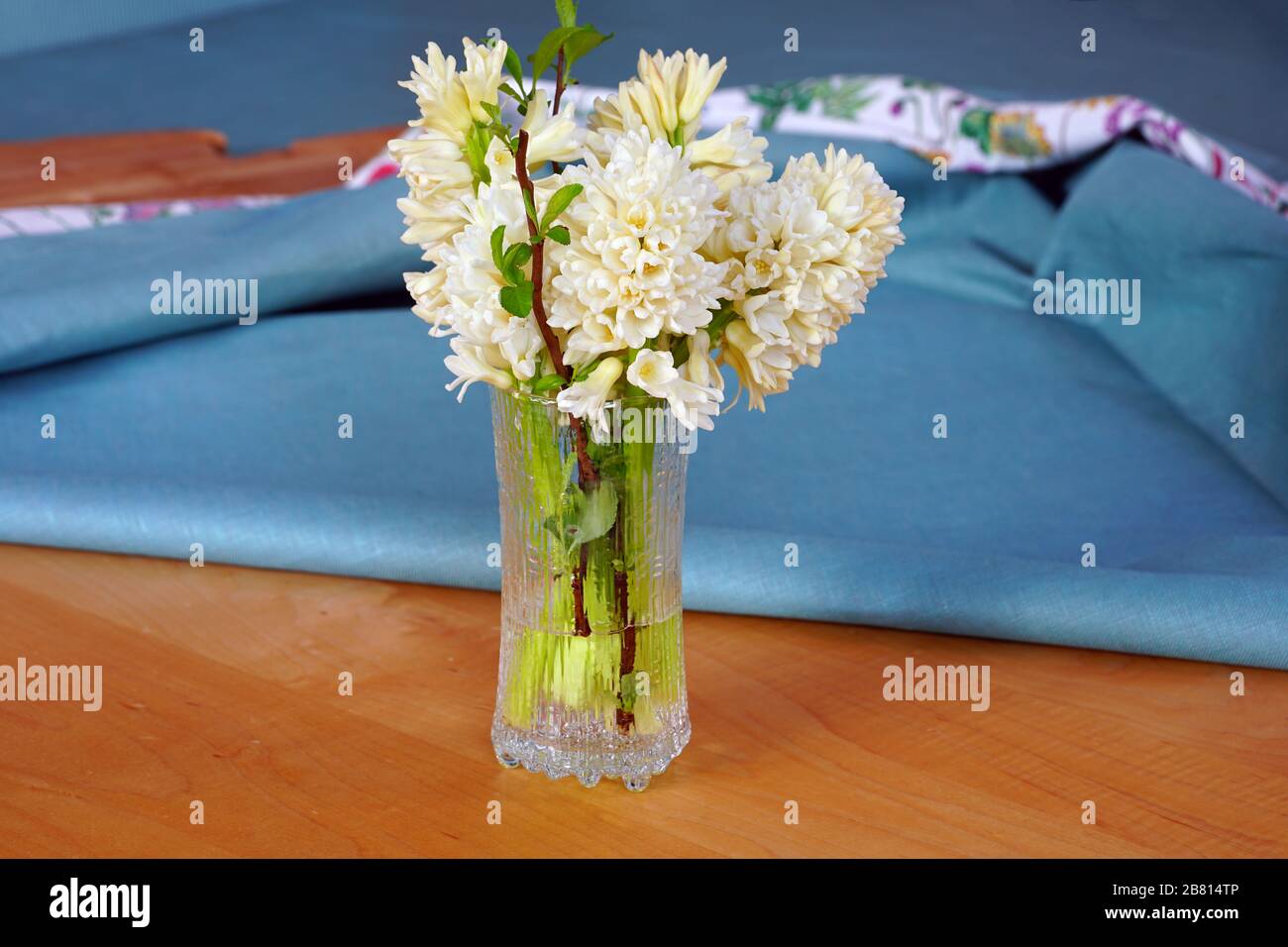 Bouquet of fragrant cream white hyacinth flowers in a vase Stock Photo ...