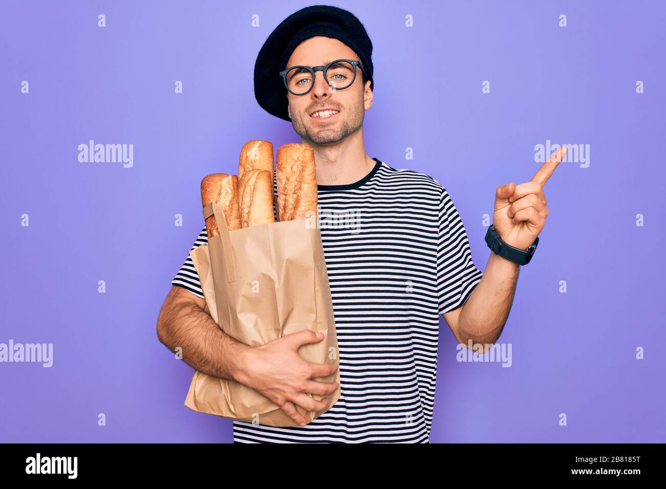 French man beret baguette hi-res stock photography and images - Alamy