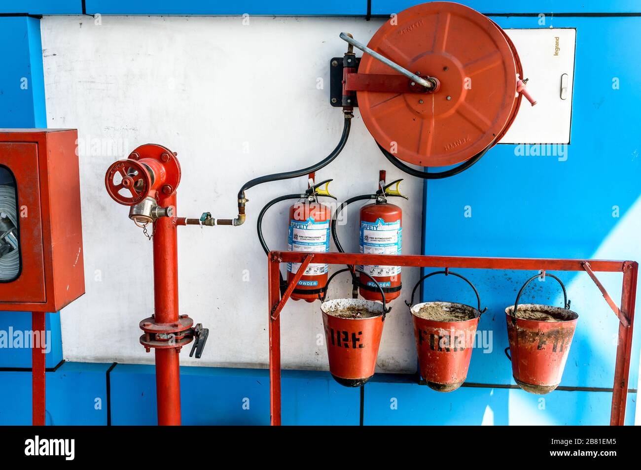 Wall Hanging Fire Extinguisher, Fire Safety and Emergency Equipment ...