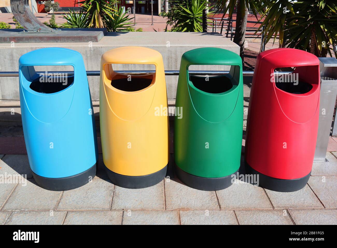 Red plastic glass trash hi-res stock photography and images - Alamy