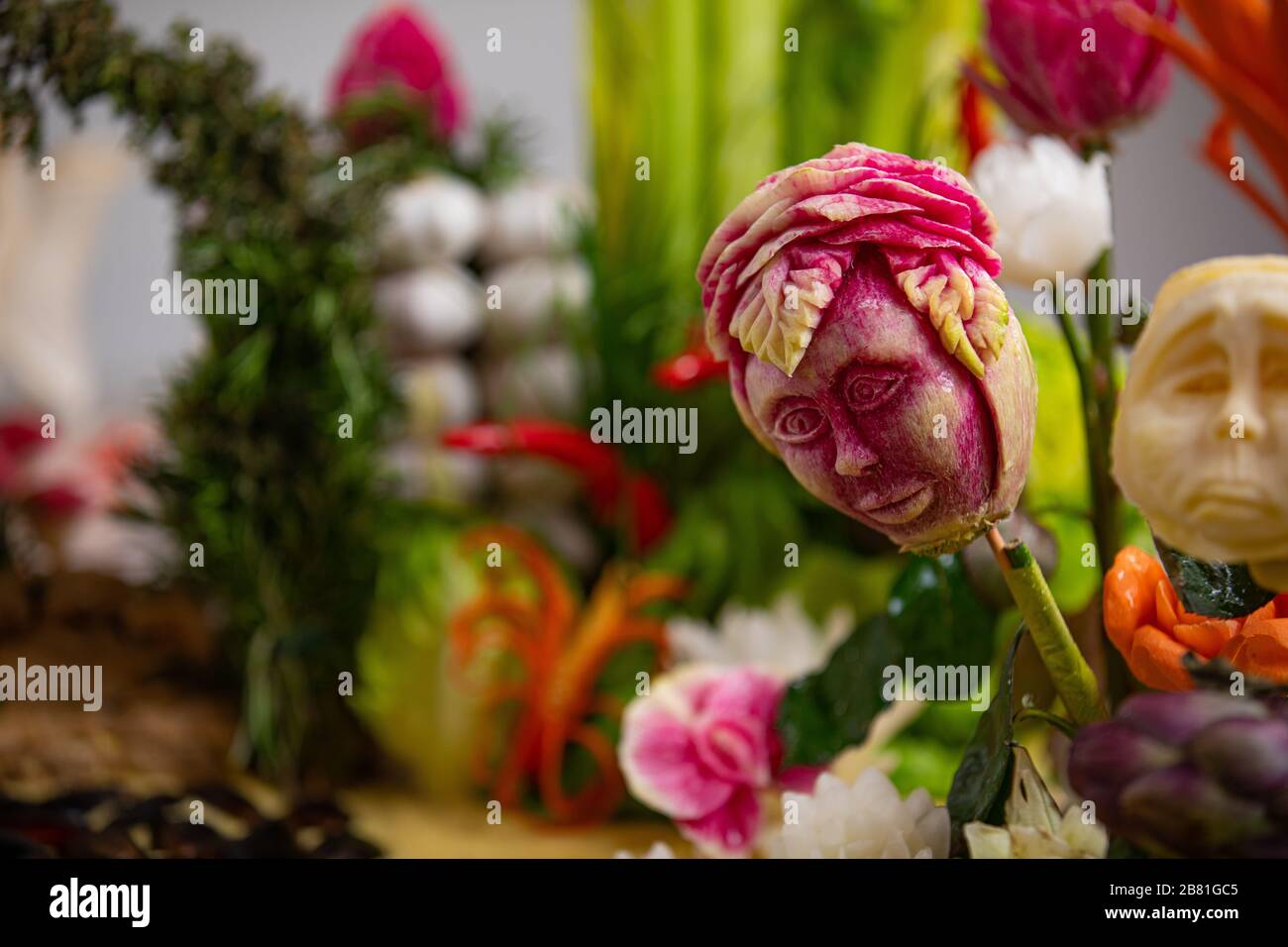 Vegetable Carving With Beetroot