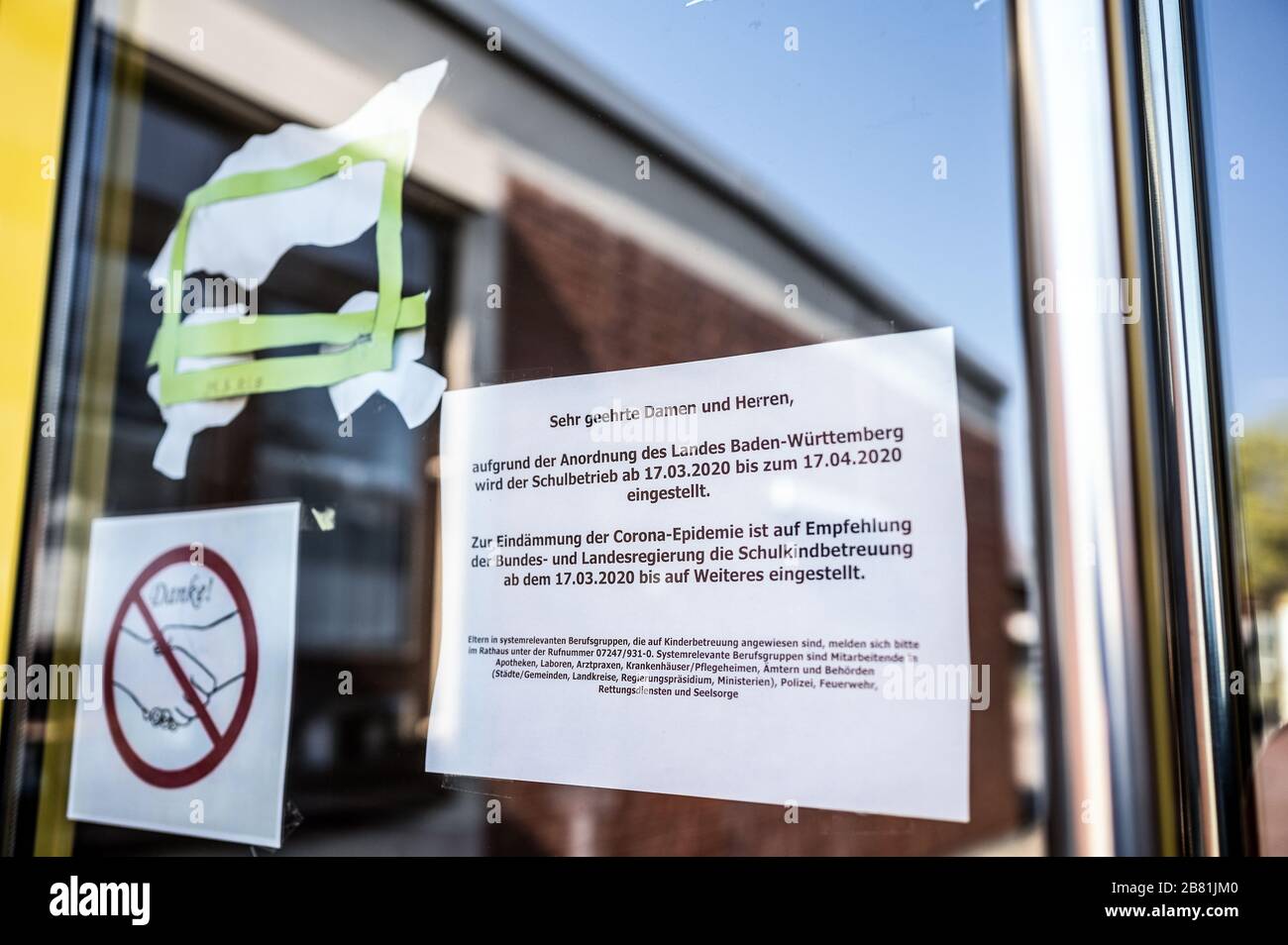 Orphaned door hi-res stock photography and images - Alamy