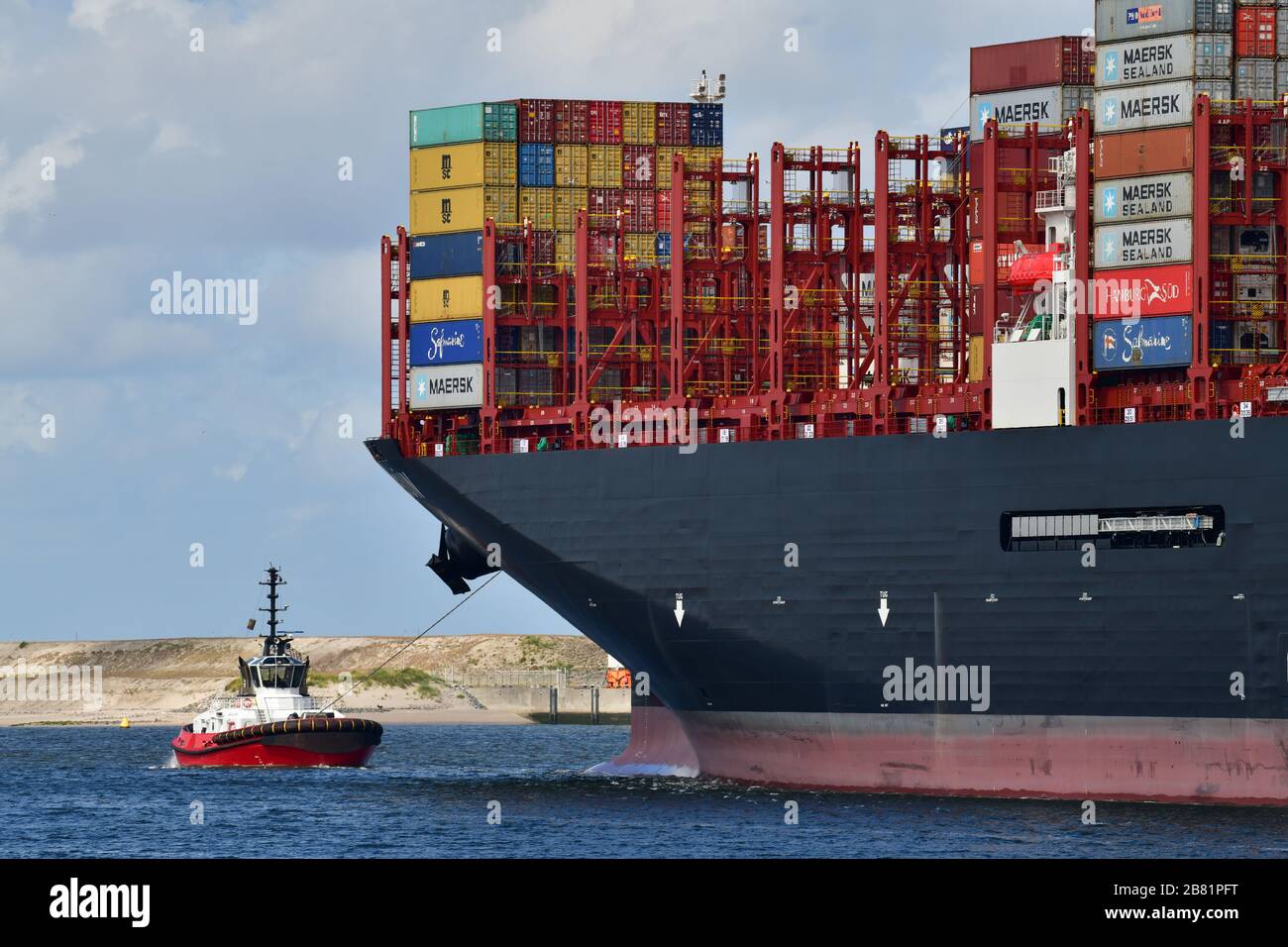 Stern view of container ship hi-res stock photography and images - Alamy