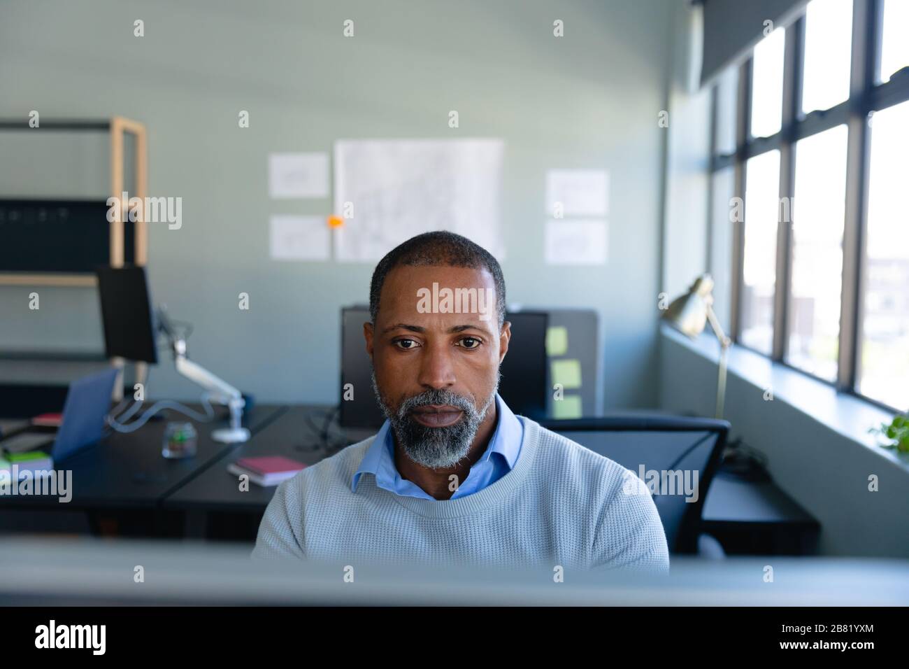Working mature black man hi-res stock photography and images - Alamy