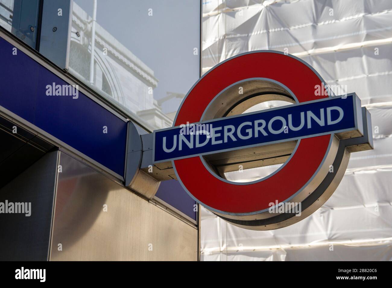 London underground sign by london hi-res stock photography and images ...