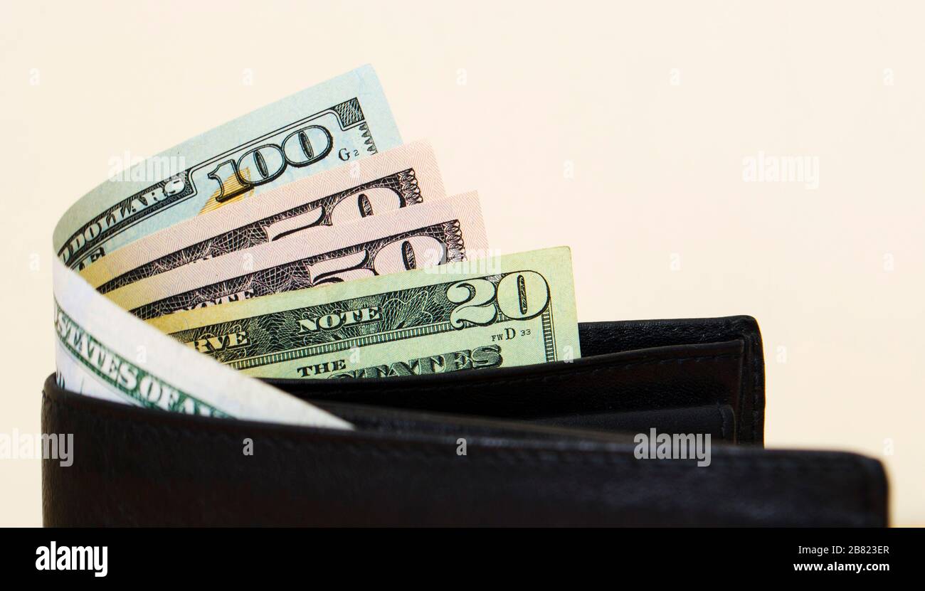 Money visible in wallet hi-res stock photography and images - Alamy