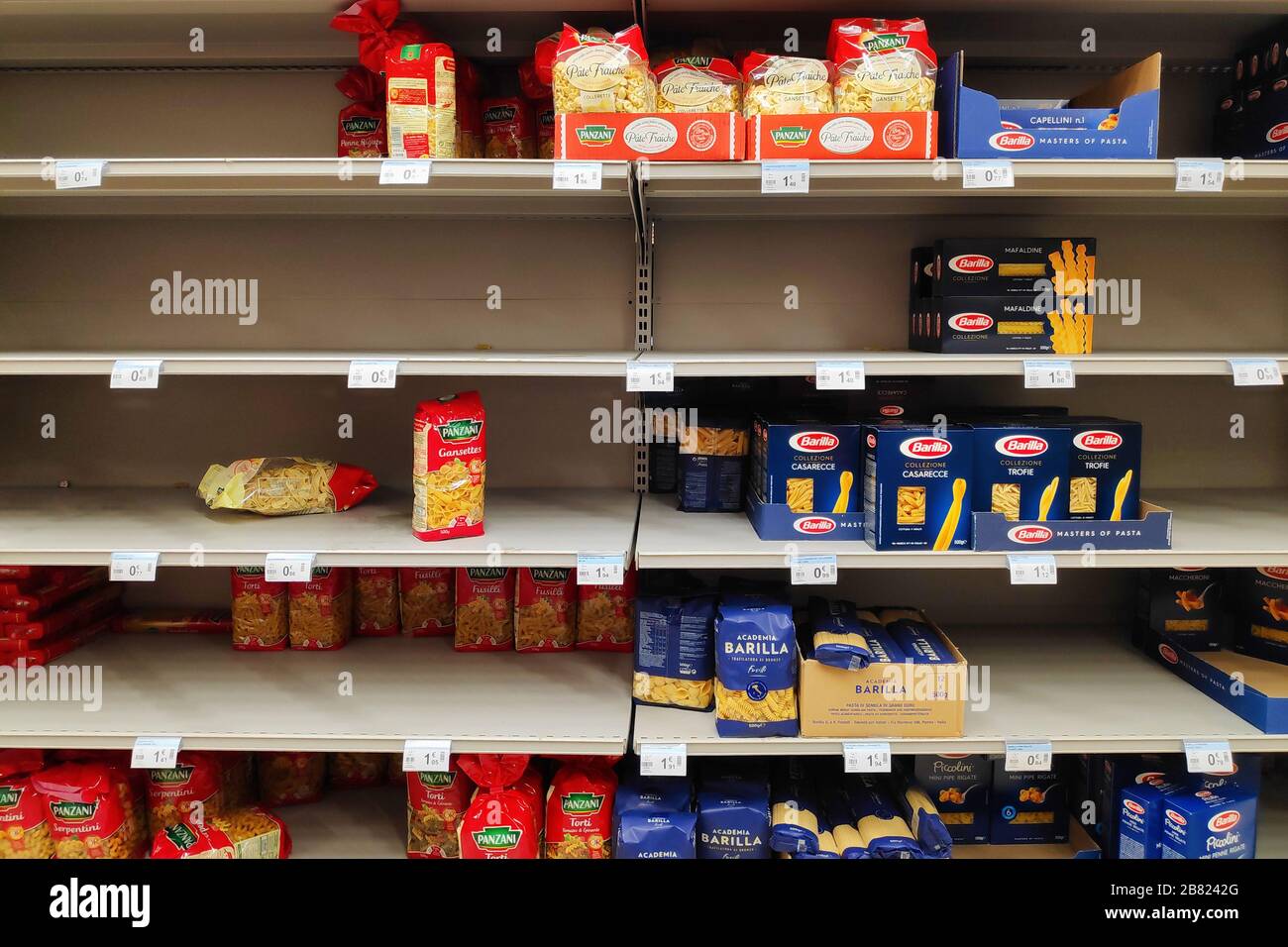 Empty grocery store shelves march 2020 hi-res stock photography and ...