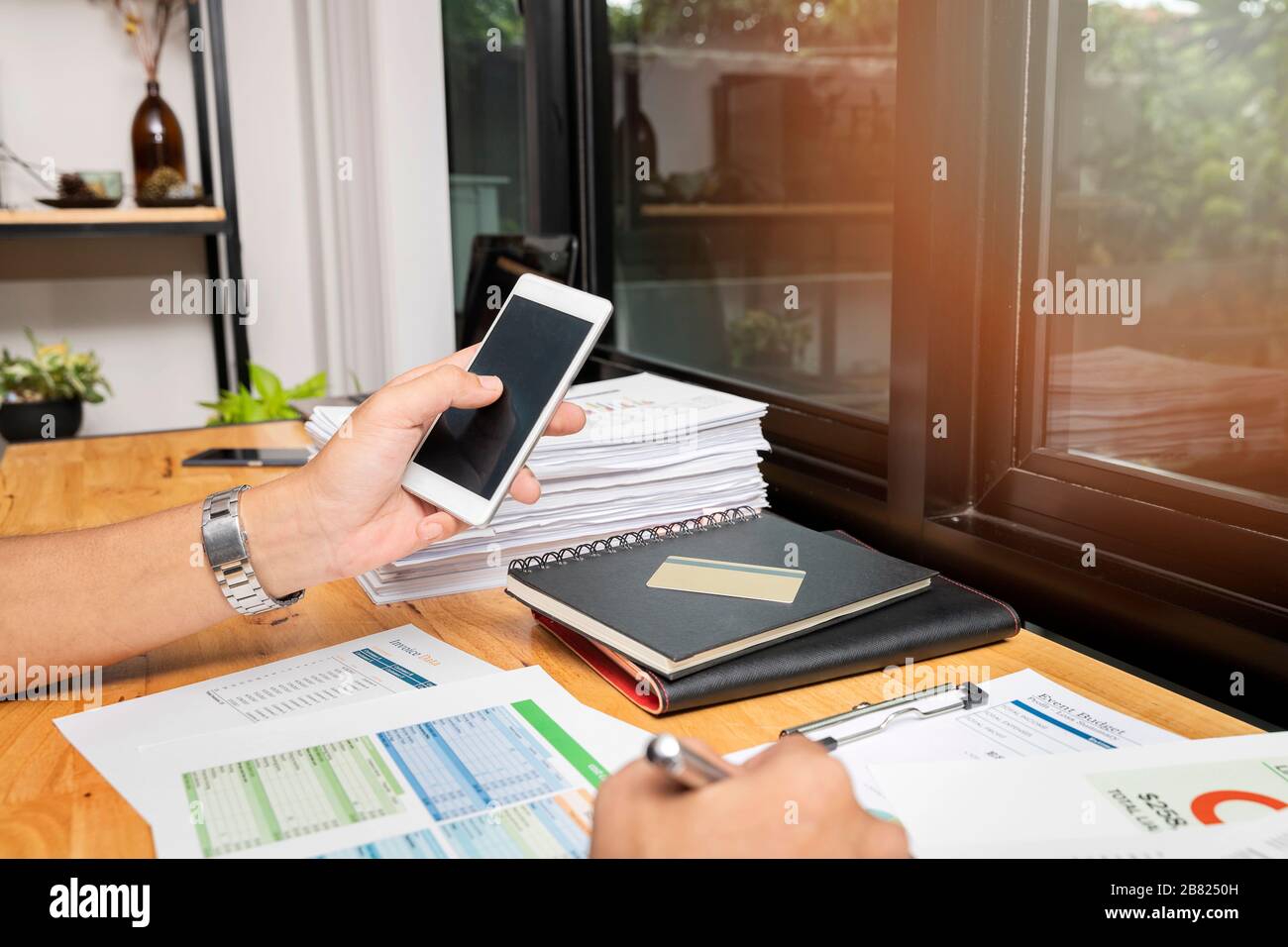 Businessman cell phone plane hi-res stock photography and images - Alamy