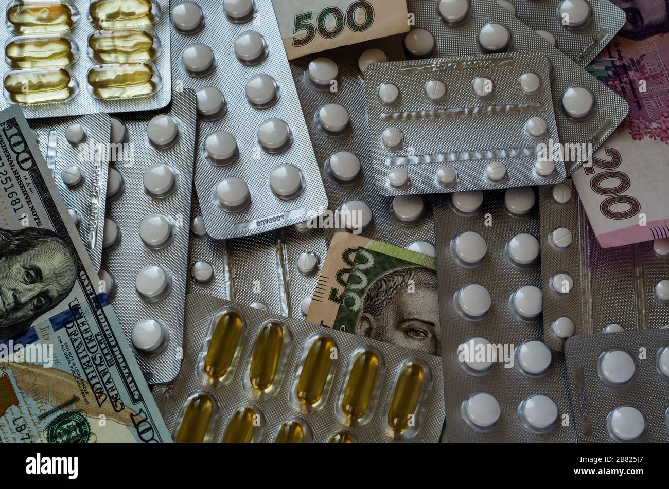 Money spread out hi-res stock photography and images - Alamy