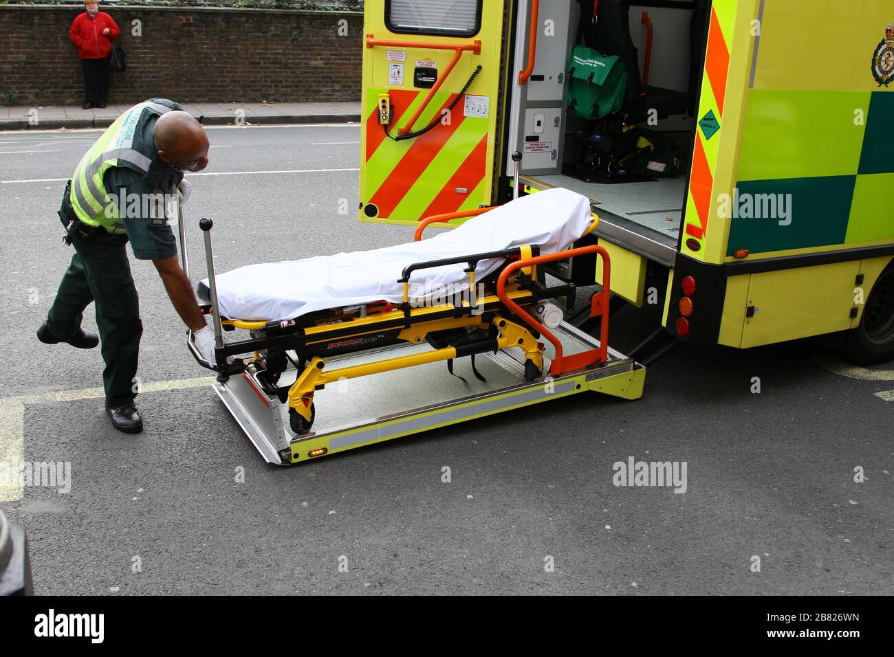 Nhs frontline worker hi-res stock photography and images - Alamy