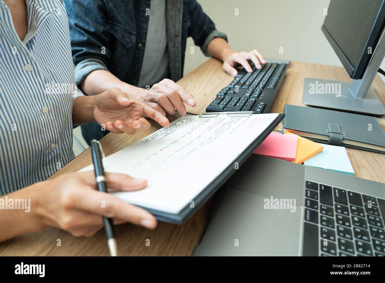 Programming language discuss hi-res stock photography and images - Alamy