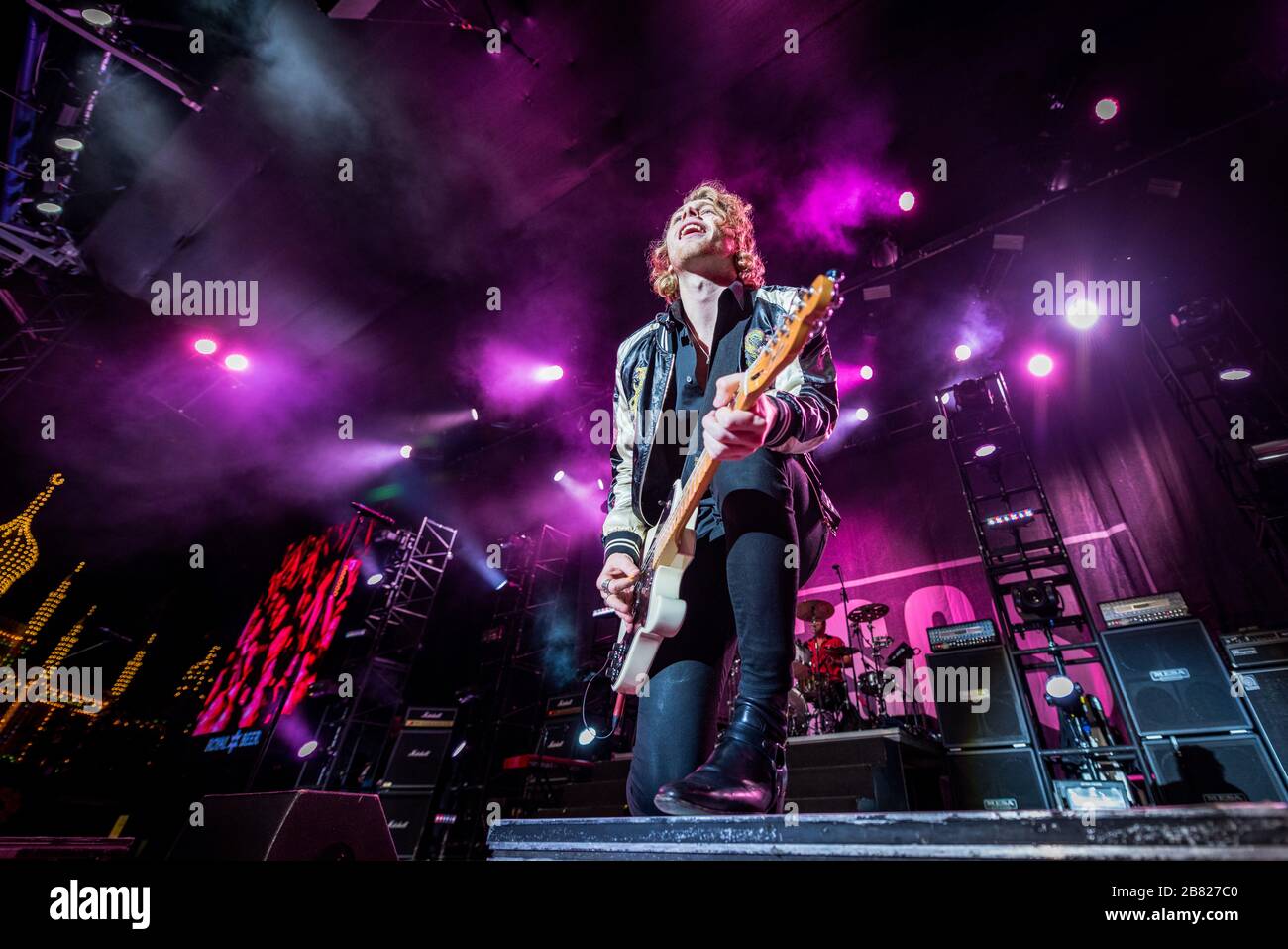 5sos and stage hi-res stock photography and images - Alamy