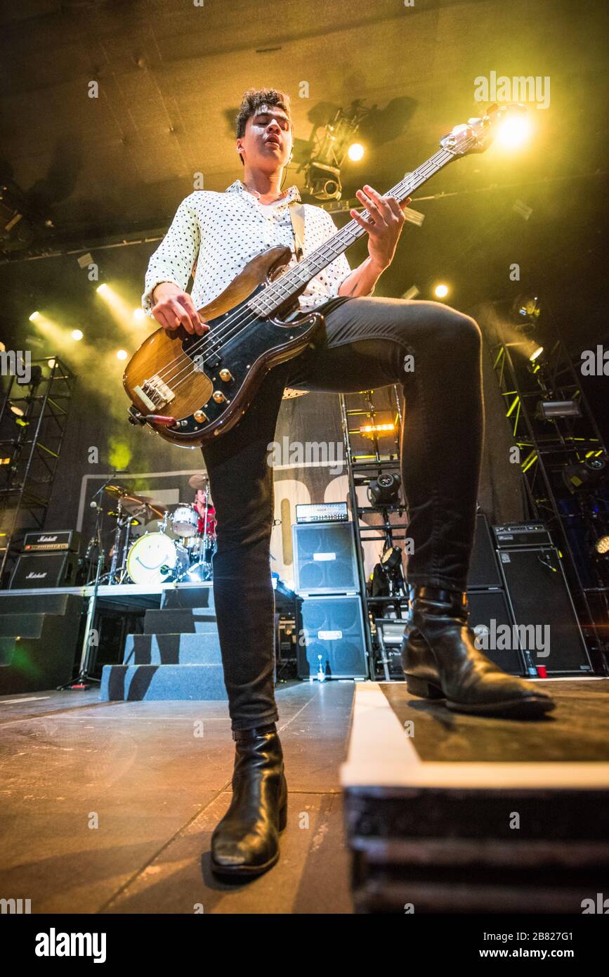 Calum Hood Singing