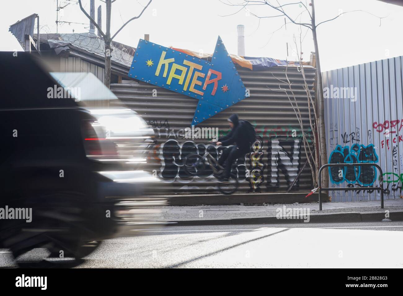 Kater blau hi-res stock photography and images - Alamy