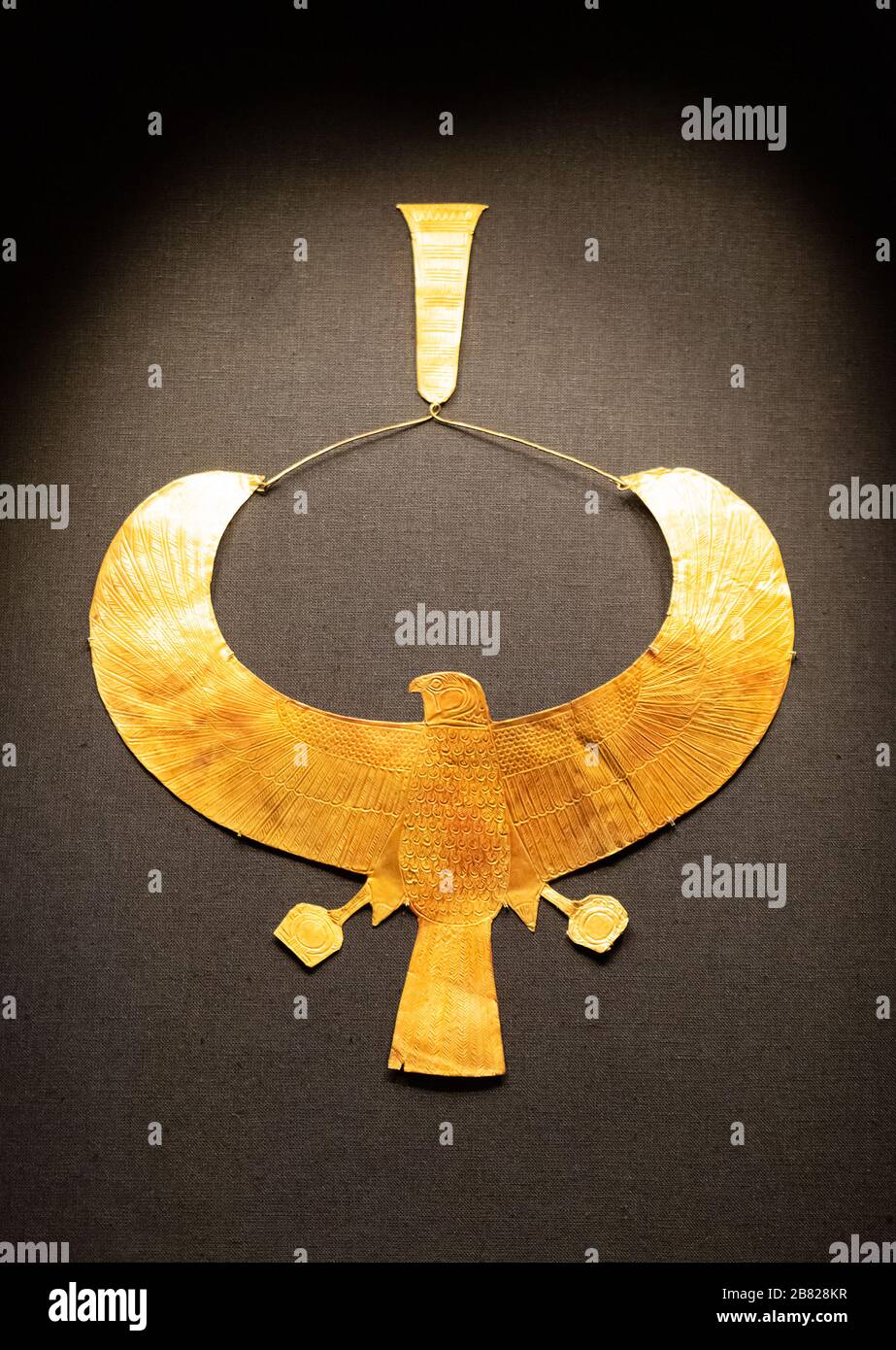 Tutankhamun treasure; Gold Wesekh collar and counterpoise; from ...