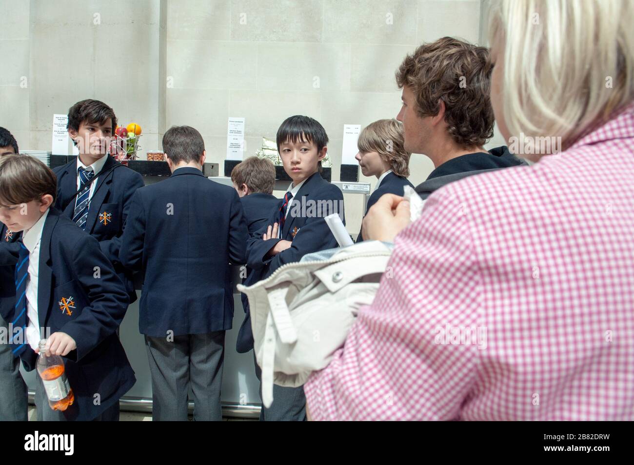 Lots of school children, school boys at the British museum, on a school ...