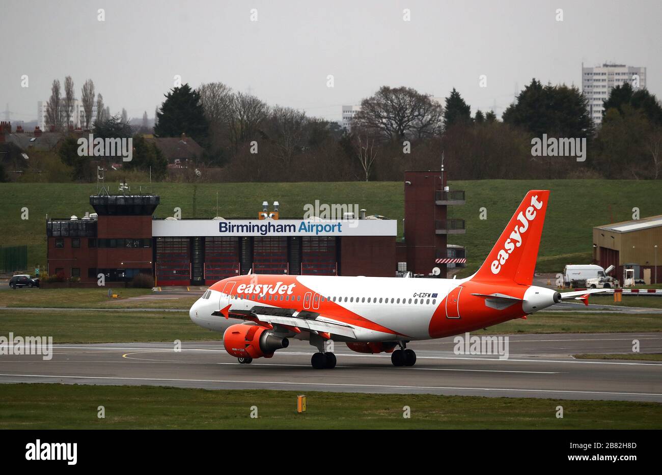 An easyjet plane lands birmingham airport hi-res stock photography and ...