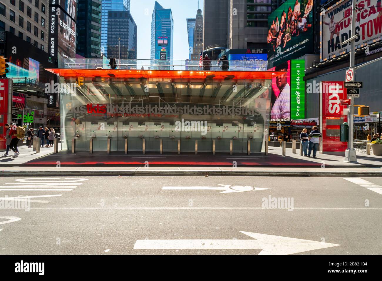 Empty times square covid hi-res stock photography and images - Alamy